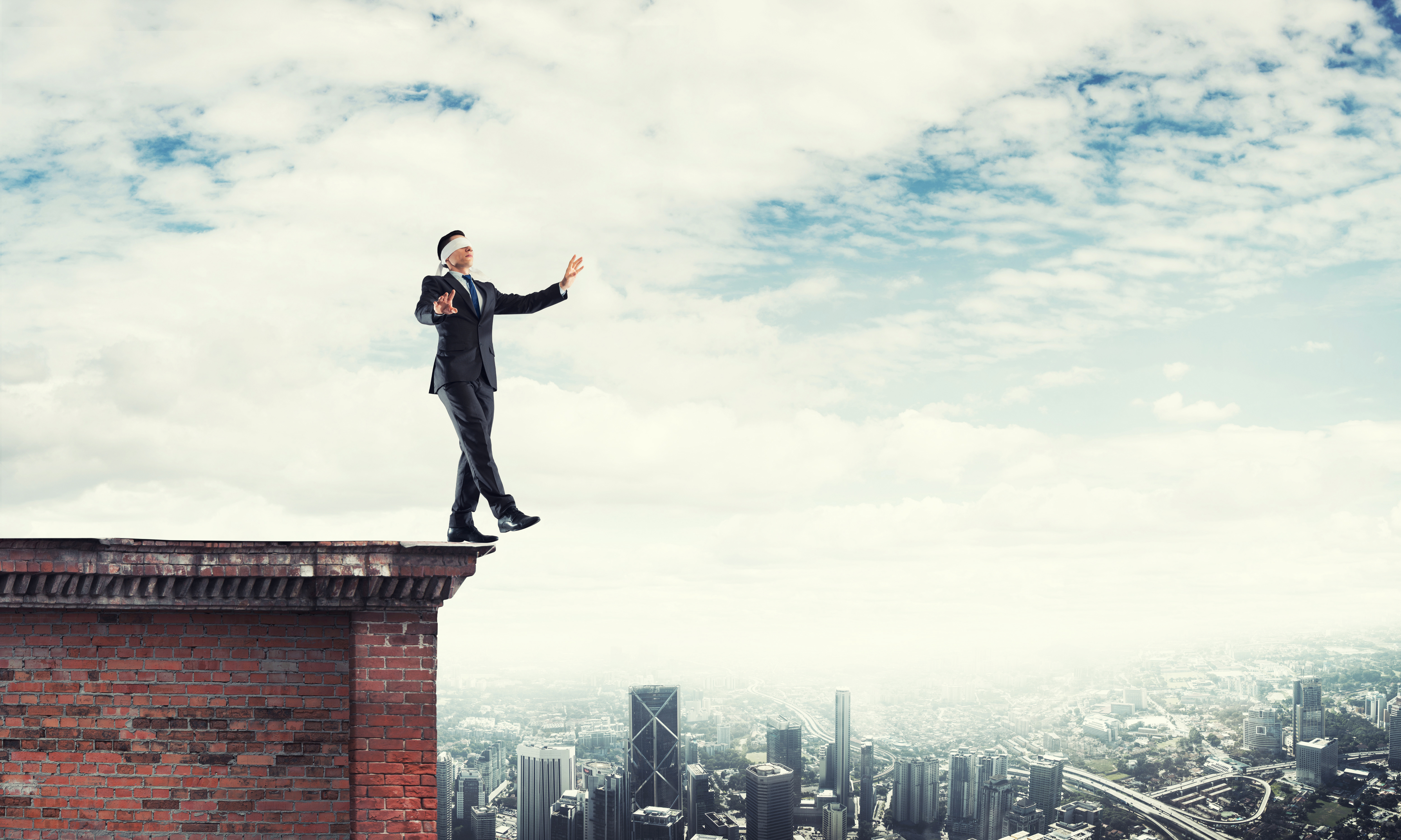 Top 10 dangerous buildings of the world to scare you